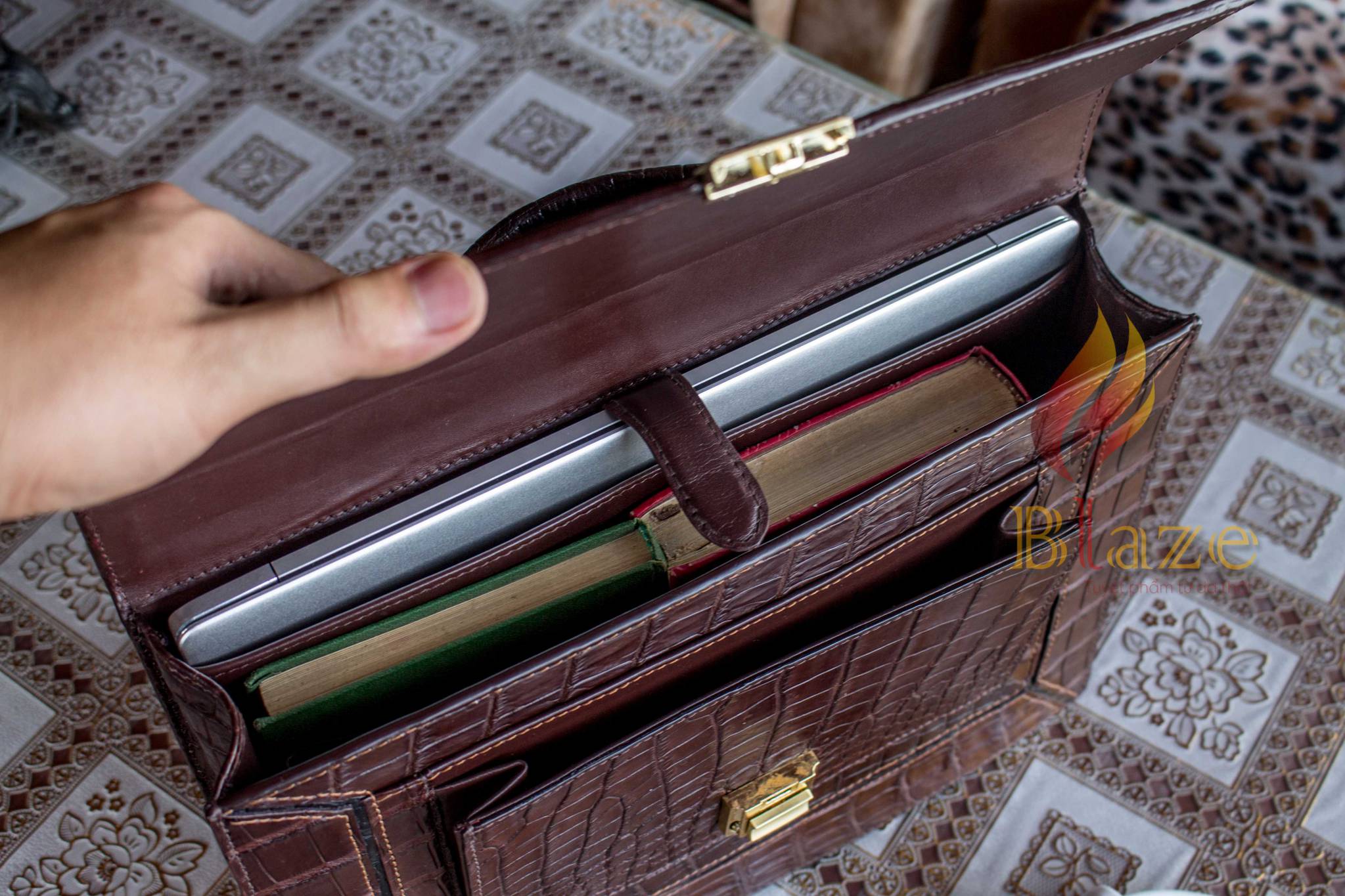 Cặp Laptop Da Cá Sấu | Da Bụng Khoá Số